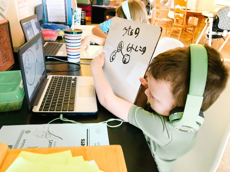 10 Photos To Take of Your Kids Doing Virtual School - Snap Happy Mom